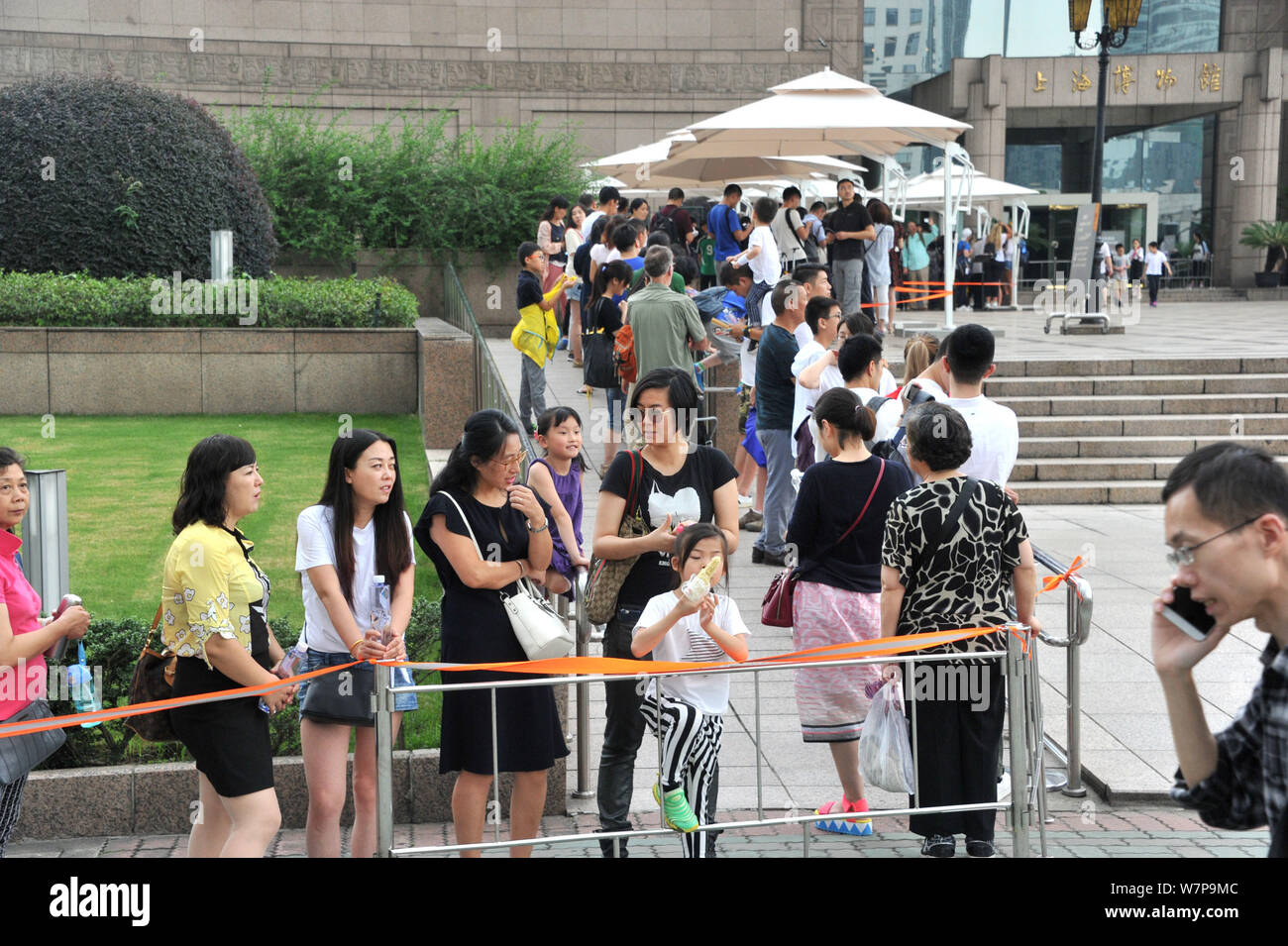 Visitors queue up in a long line to get into Shanghai Museum during the ...