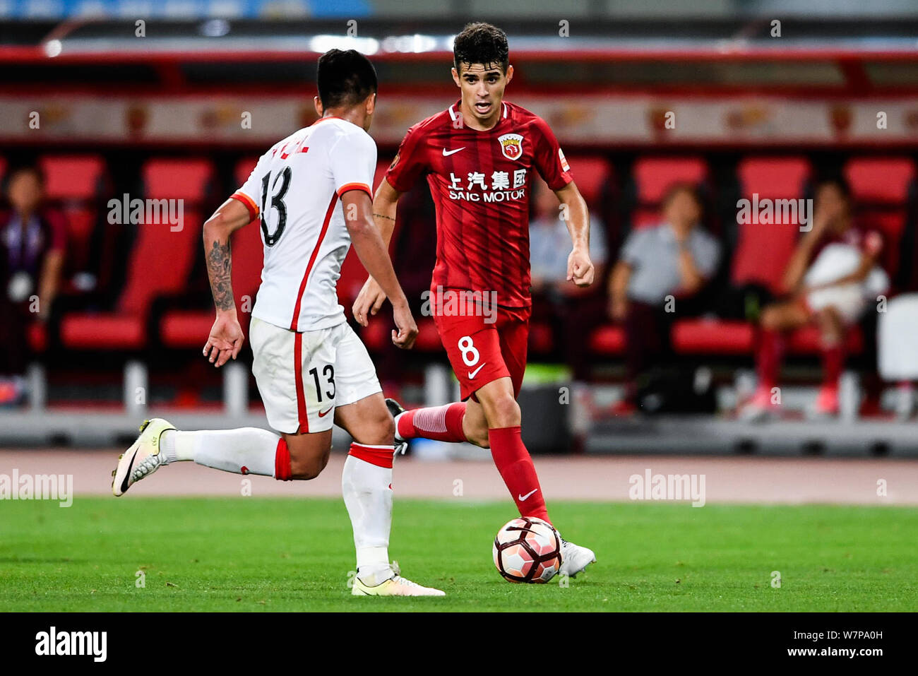 Brazilian football player Oscar, right, of Shanghai SIPG, challenges ...