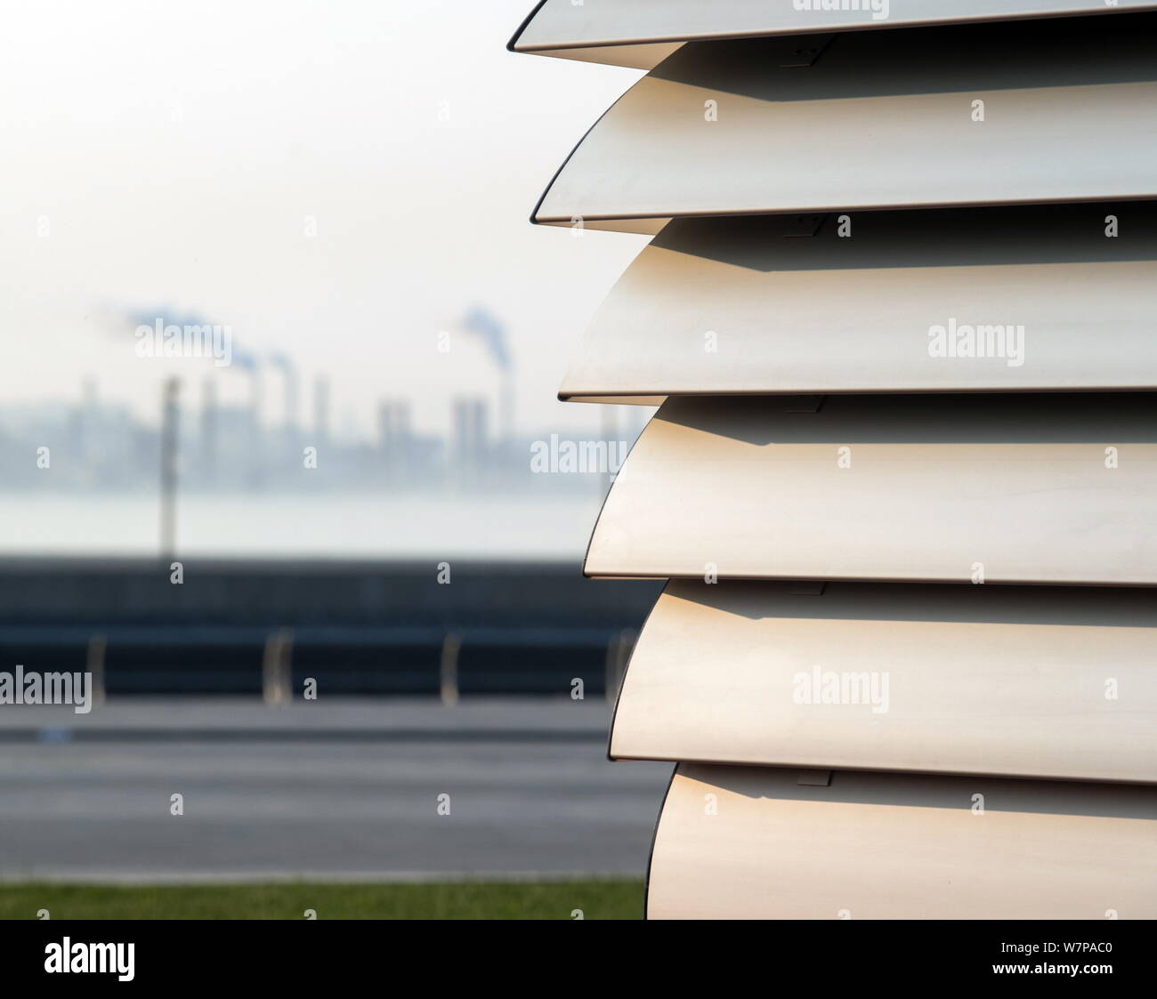 The world's largest air purifier "smog filtering tower" (smog free ...