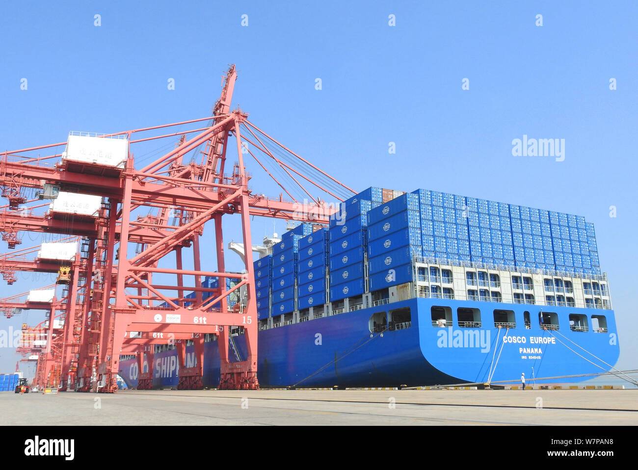Cosco shipping lines hi-res stock photography and images - Alamy