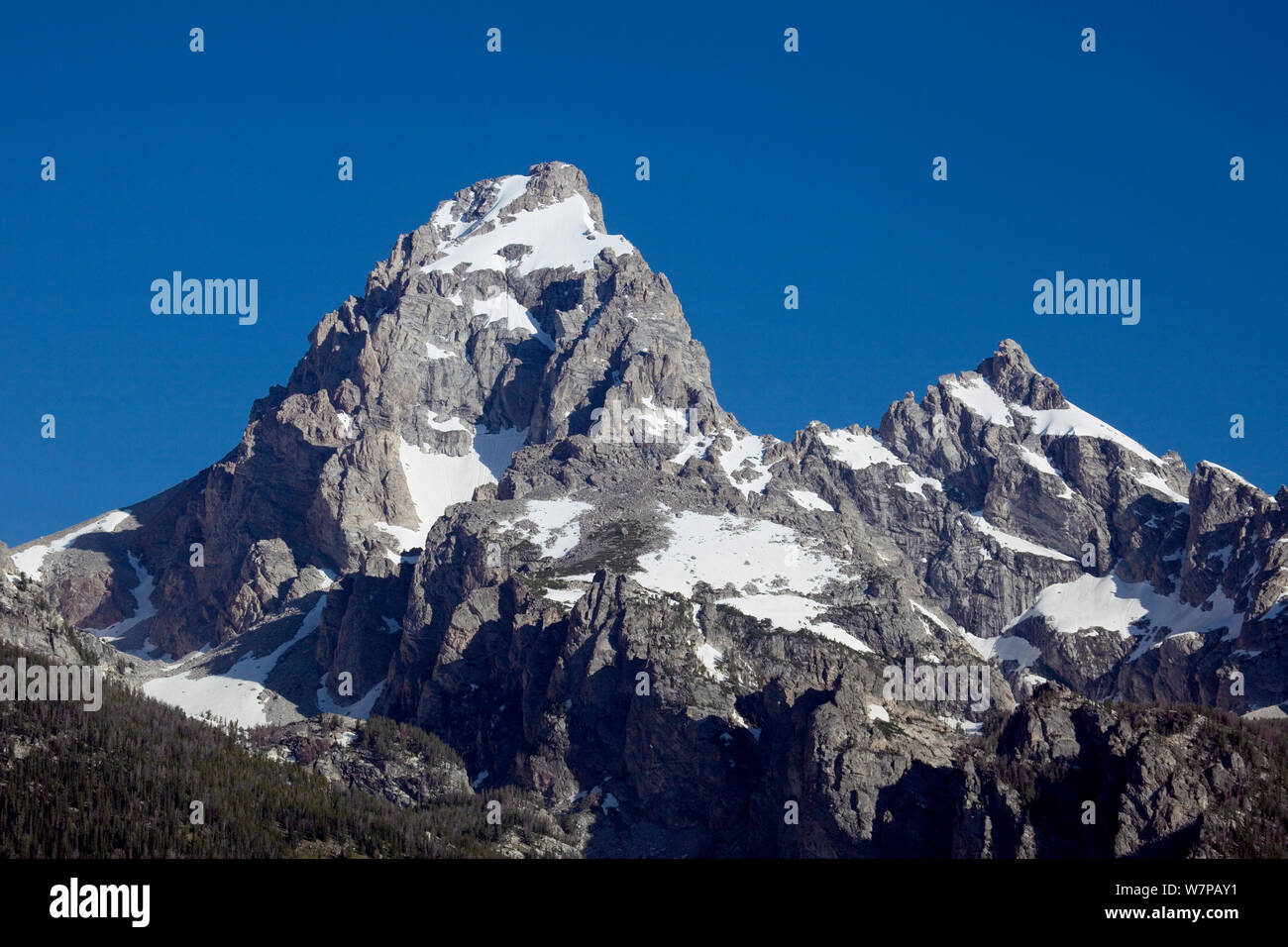 The Grand Teton peak from Windy Point in Grand Teton National Park ...