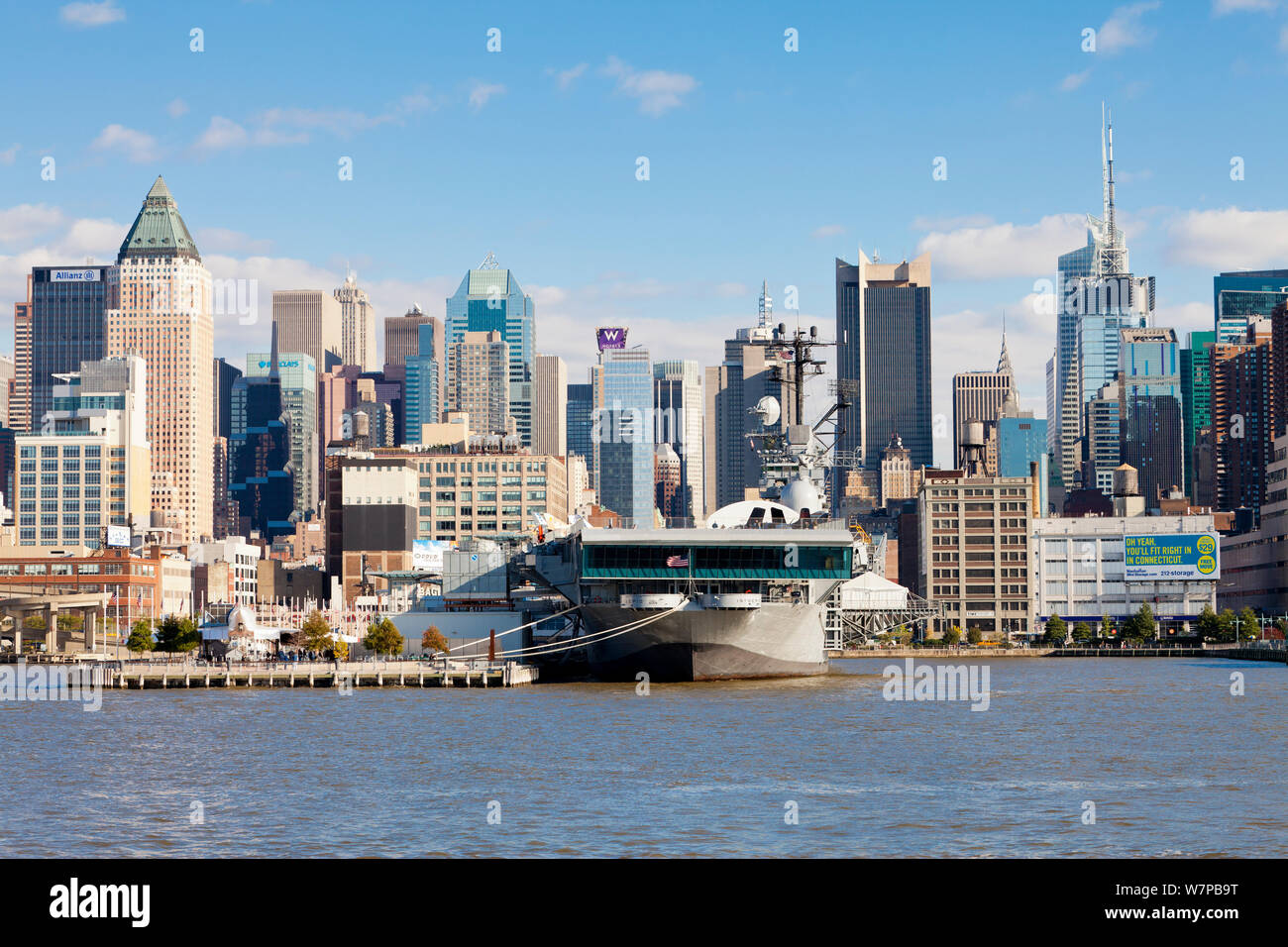 View of Midtown Manhattan across the Hudson River, New York, USA ...