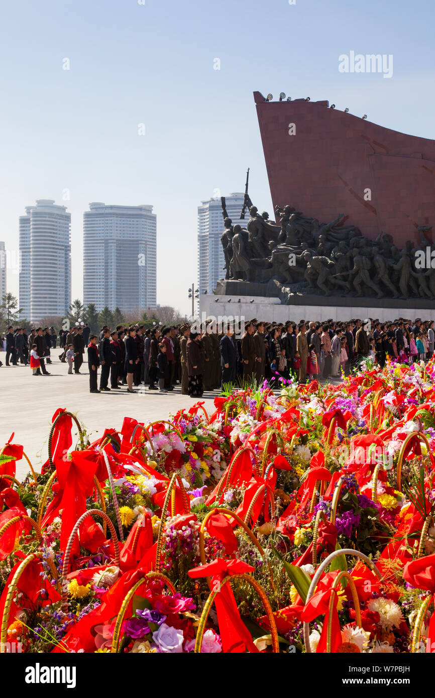 Mansudae Grand Monument depicting the 'Anti Japanese Revolutionary ...