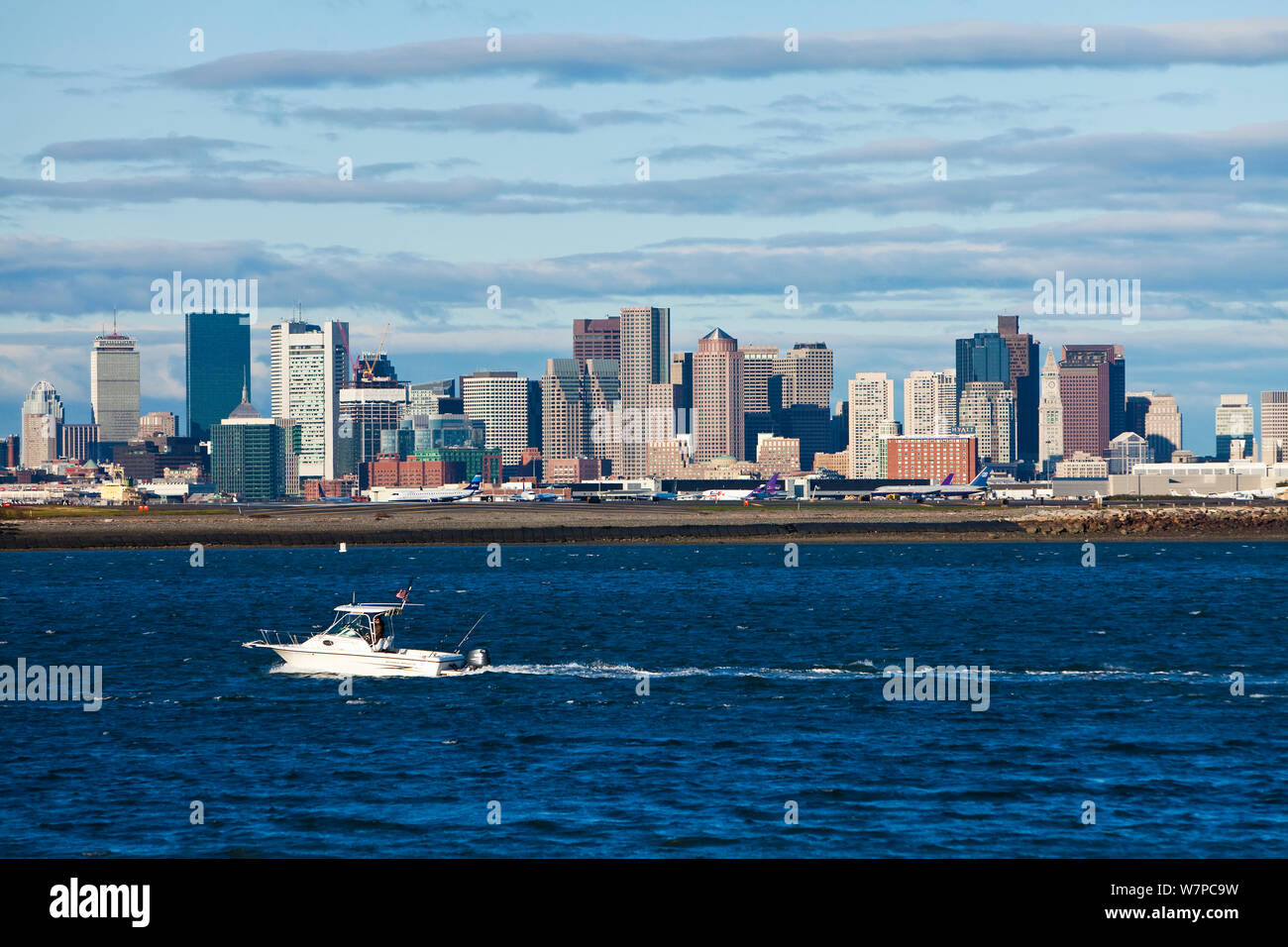 Boston harbour boats hi-res stock photography and images - Alamy