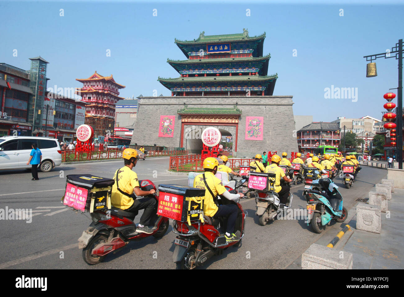 A group of food delivery couriers of Chinese online food delivery ... A group of food delivery couriers of Chinese online food delivery ...