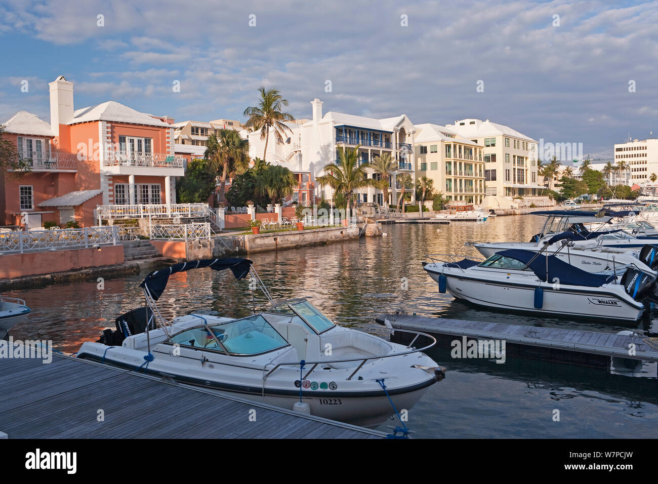 Hamilton Harbour and new luxury office buildings along the waterfront ...