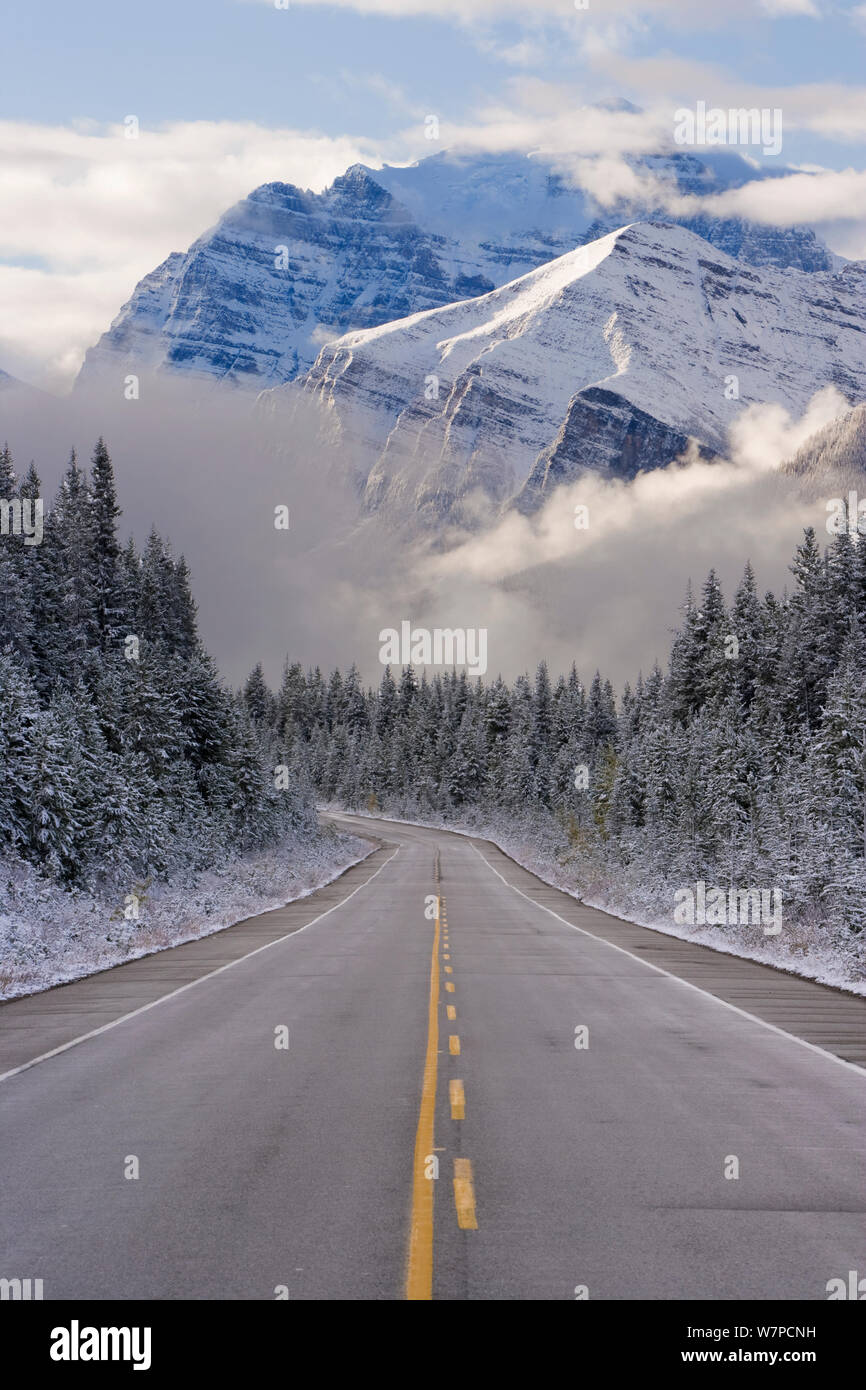 The Icefields Parkway, route between Banff and Jasper in Banff-Jasper ...