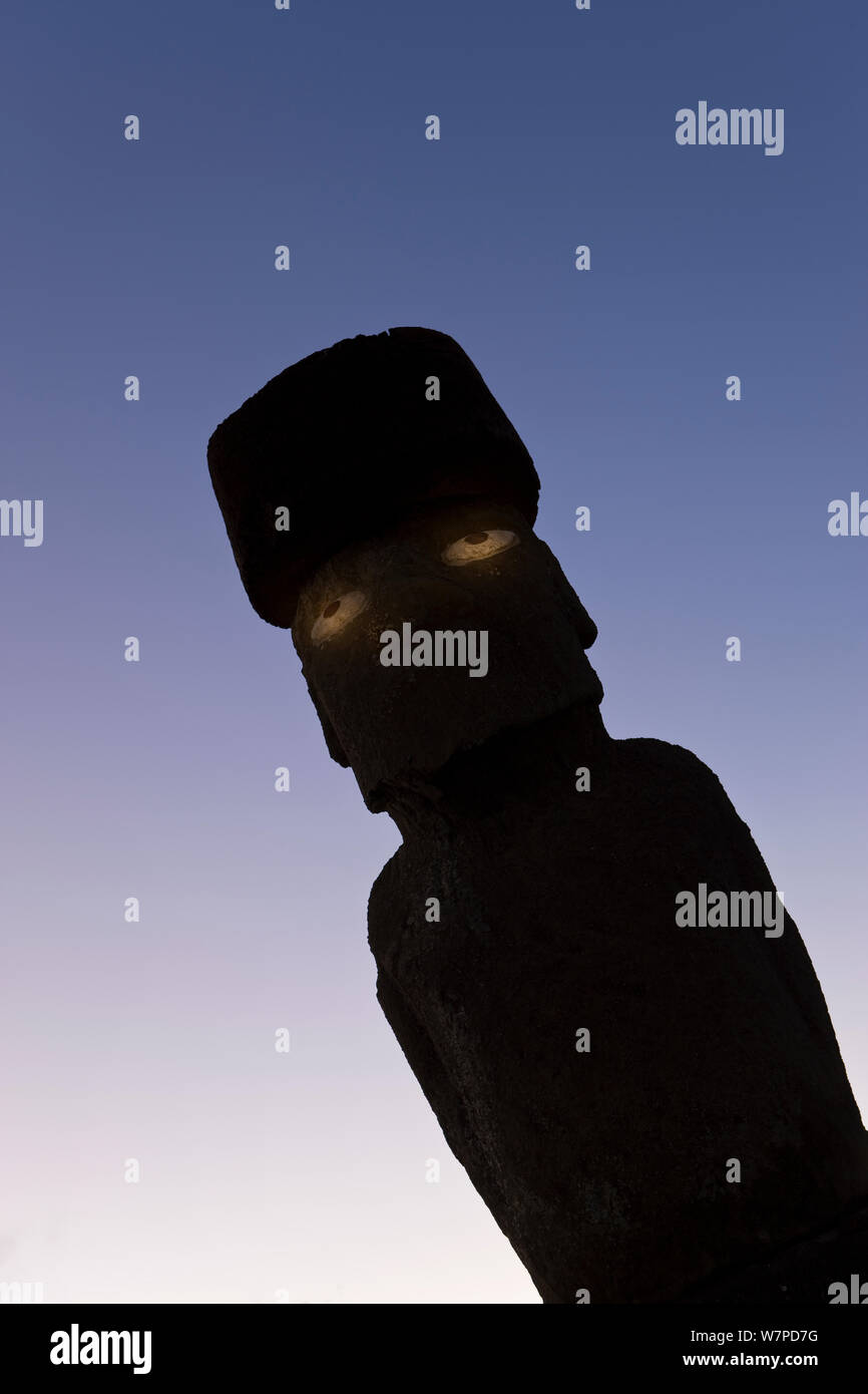 Moai statue at night Ahu Ko Te riku, the only topknotted and eyeballed ...