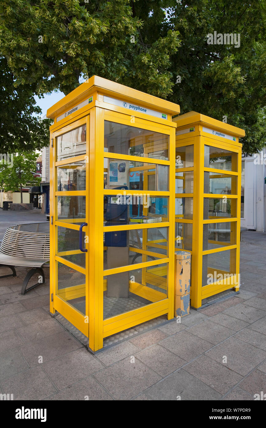Yellow telephone boxes hi-res stock photography and images - Alamy