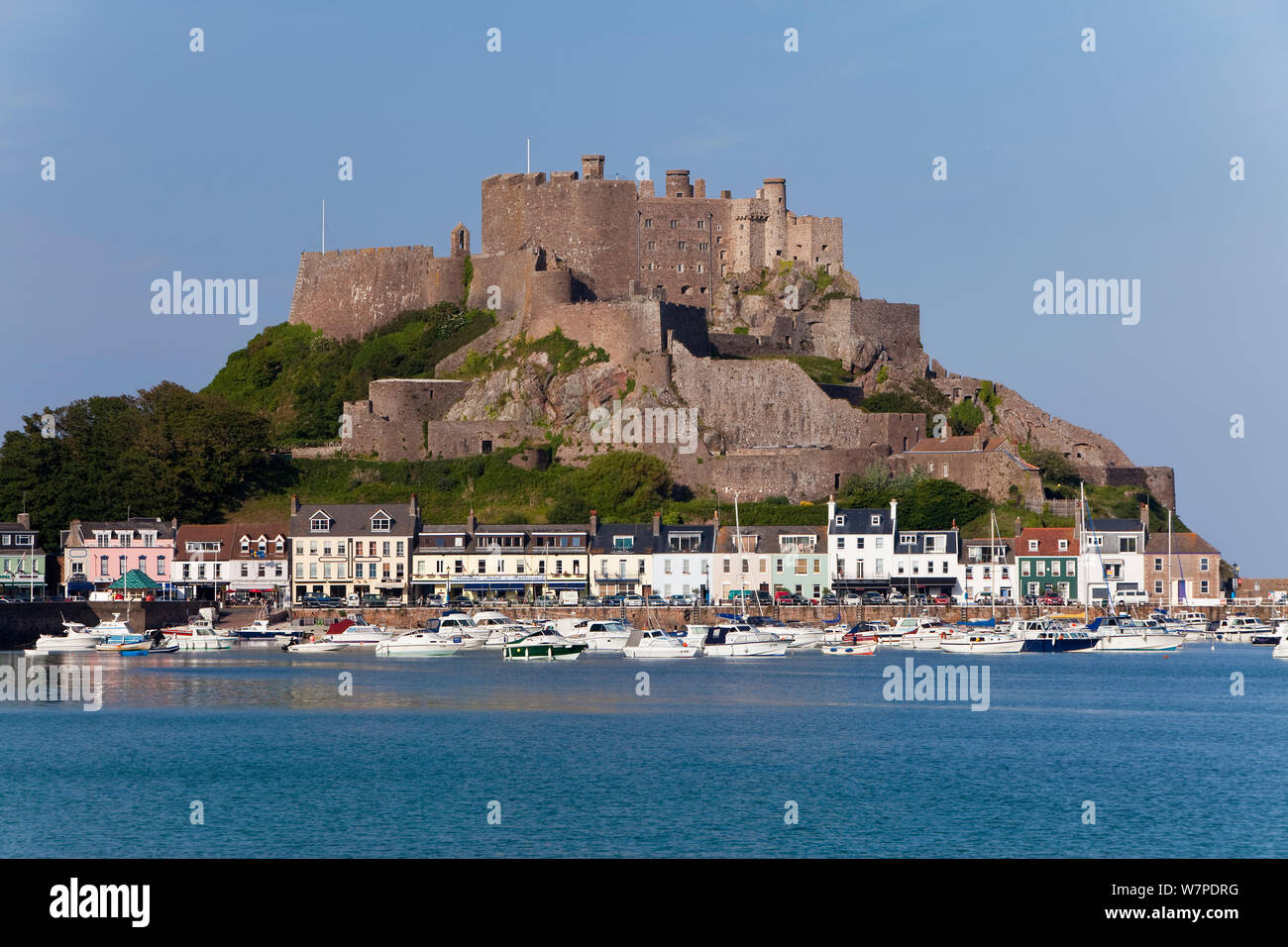 Coastal castles hi-res stock photography and images - Alamy