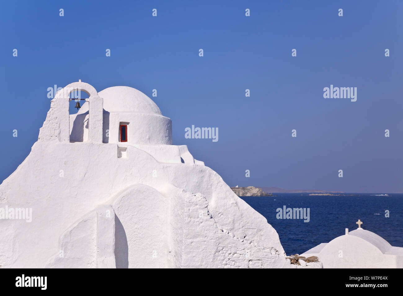 Traditional churches greek islands hi-res stock photography and images ...