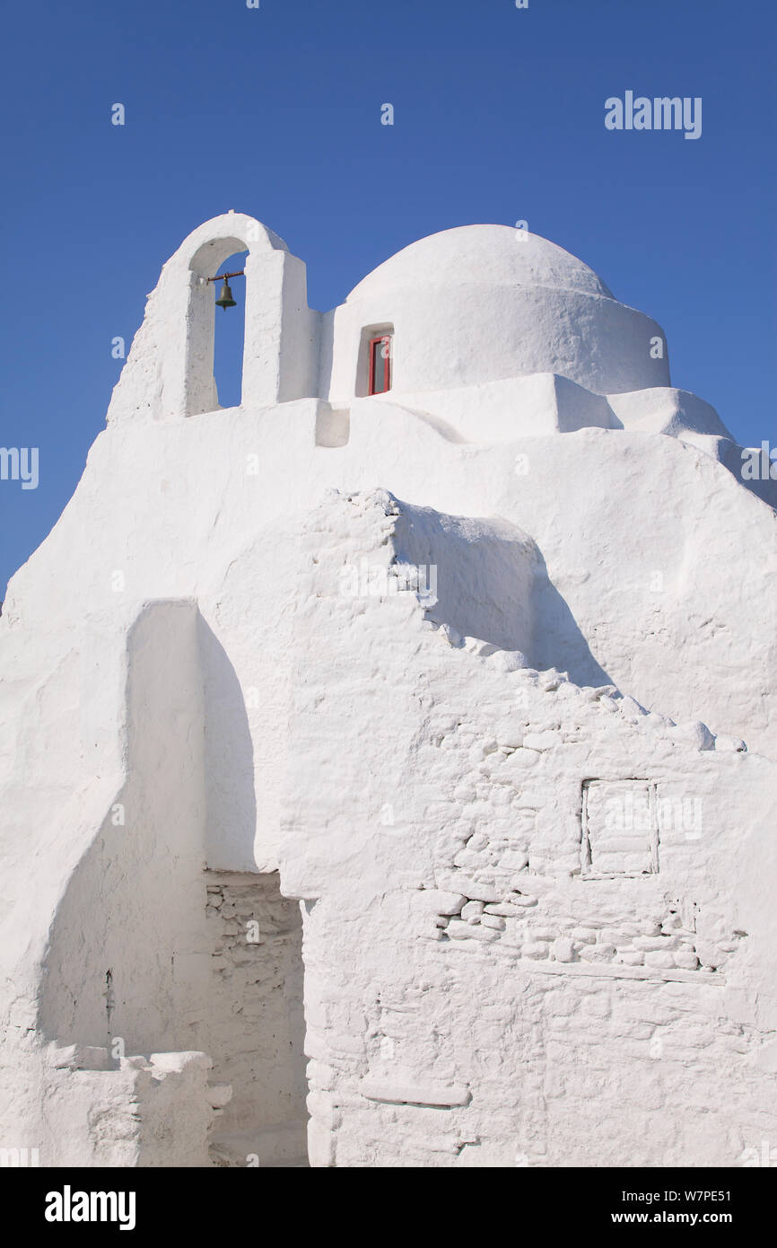 Traditional churches greek islands hi-res stock photography and images ...