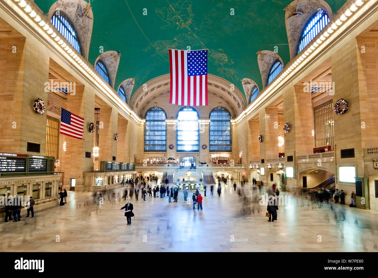 Inside grand central station hi-res stock photography and images - Alamy