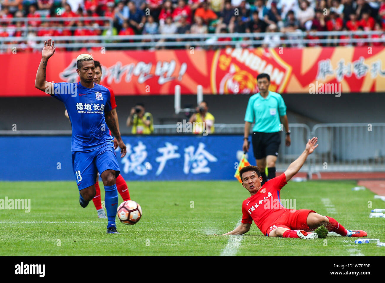 Colombian football player Fredy Guarin, left, of Shanghai Shenhua kicks ...