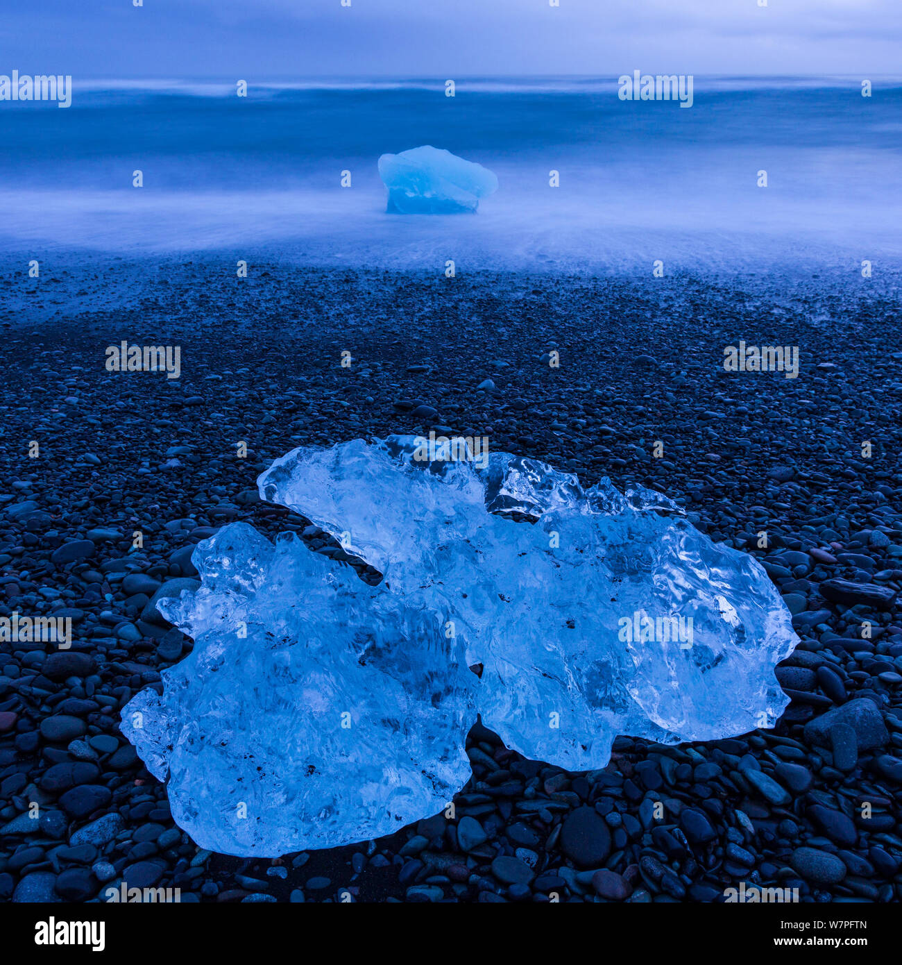 Global warming arctic ice melting hi-res stock photography and images ...