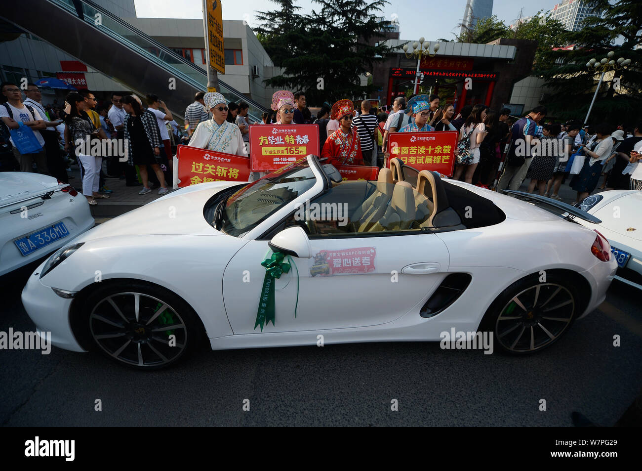 A Porsche sports car arrives at the Shandong Experimental High School ...