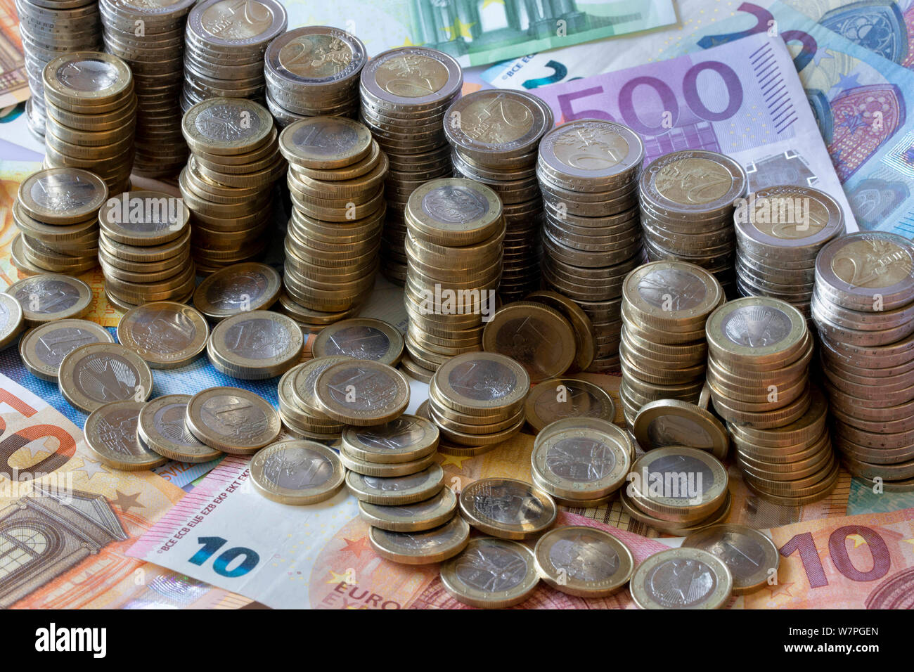 Cologne, Deutschland. 05th Aug, 2019. EURO banknotes and coins | usage ...