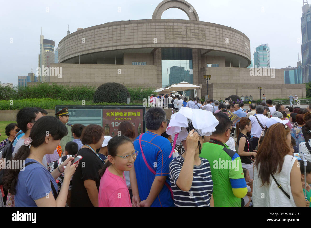 Visitors queue up in a long line to get into Shanghai Museum during the ...