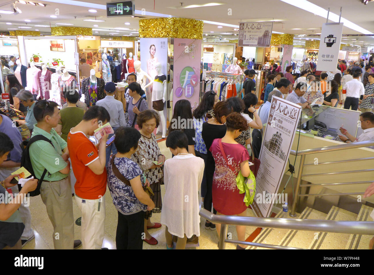 Customers crowd to shop at the 81-year-old Shanghai No. 1 Department ...