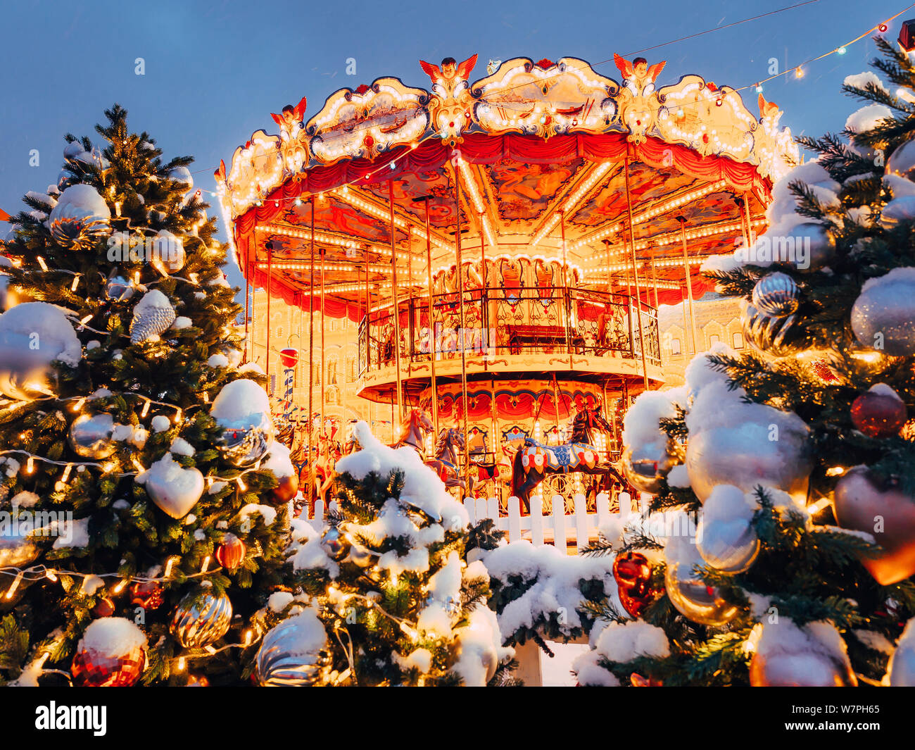 Bright lighting carousel merry go hi-res stock photography and images ...