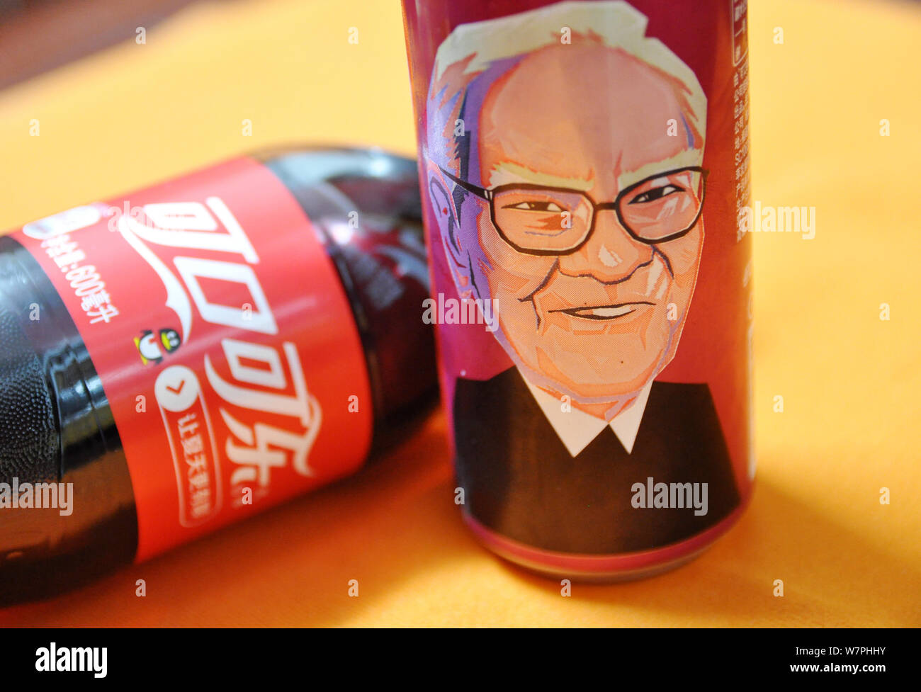 Warren buffett coca cola hi-res stock photography and images - Alamy