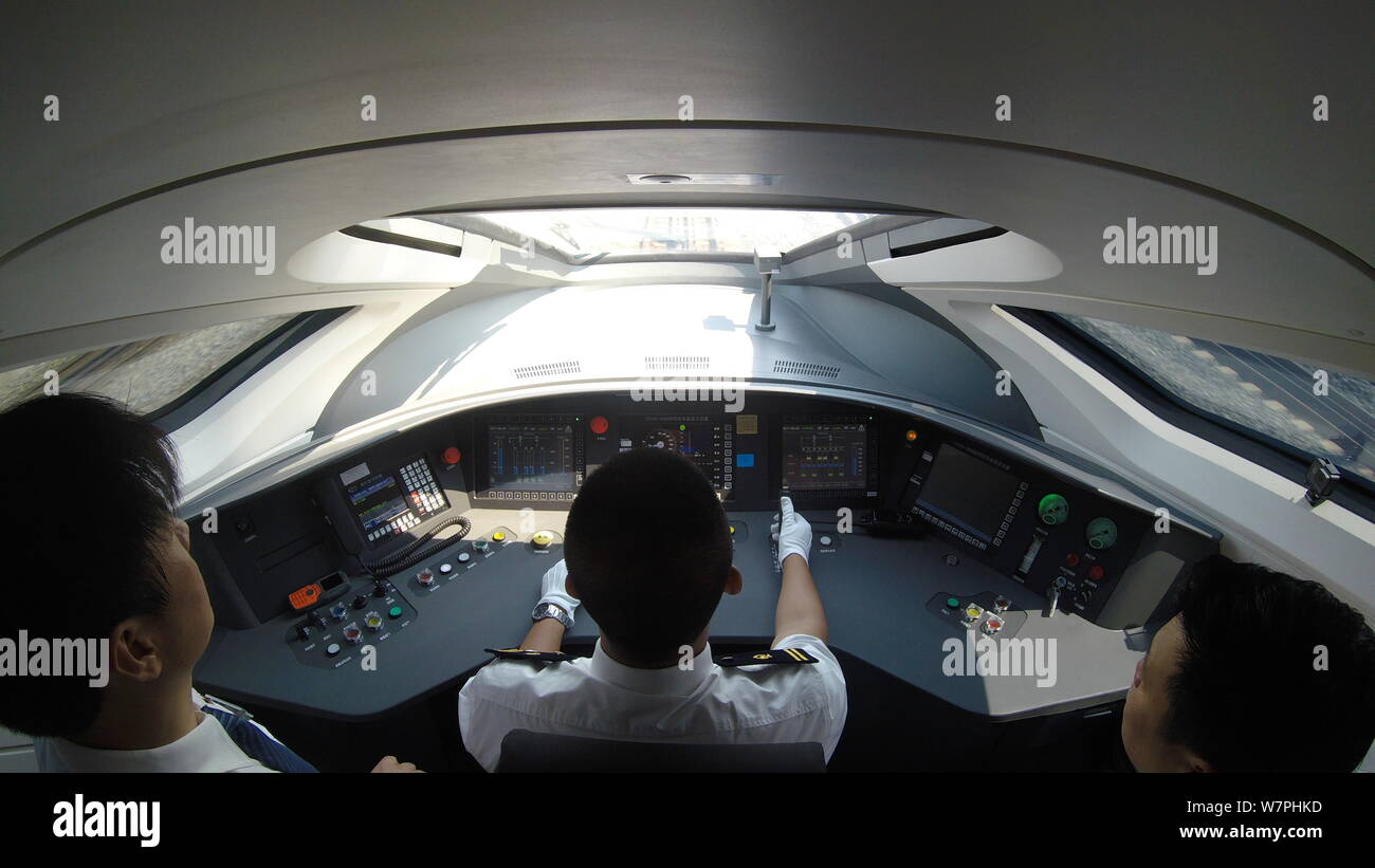 Drivers cockpit hi-res stock photography and images - Alamy