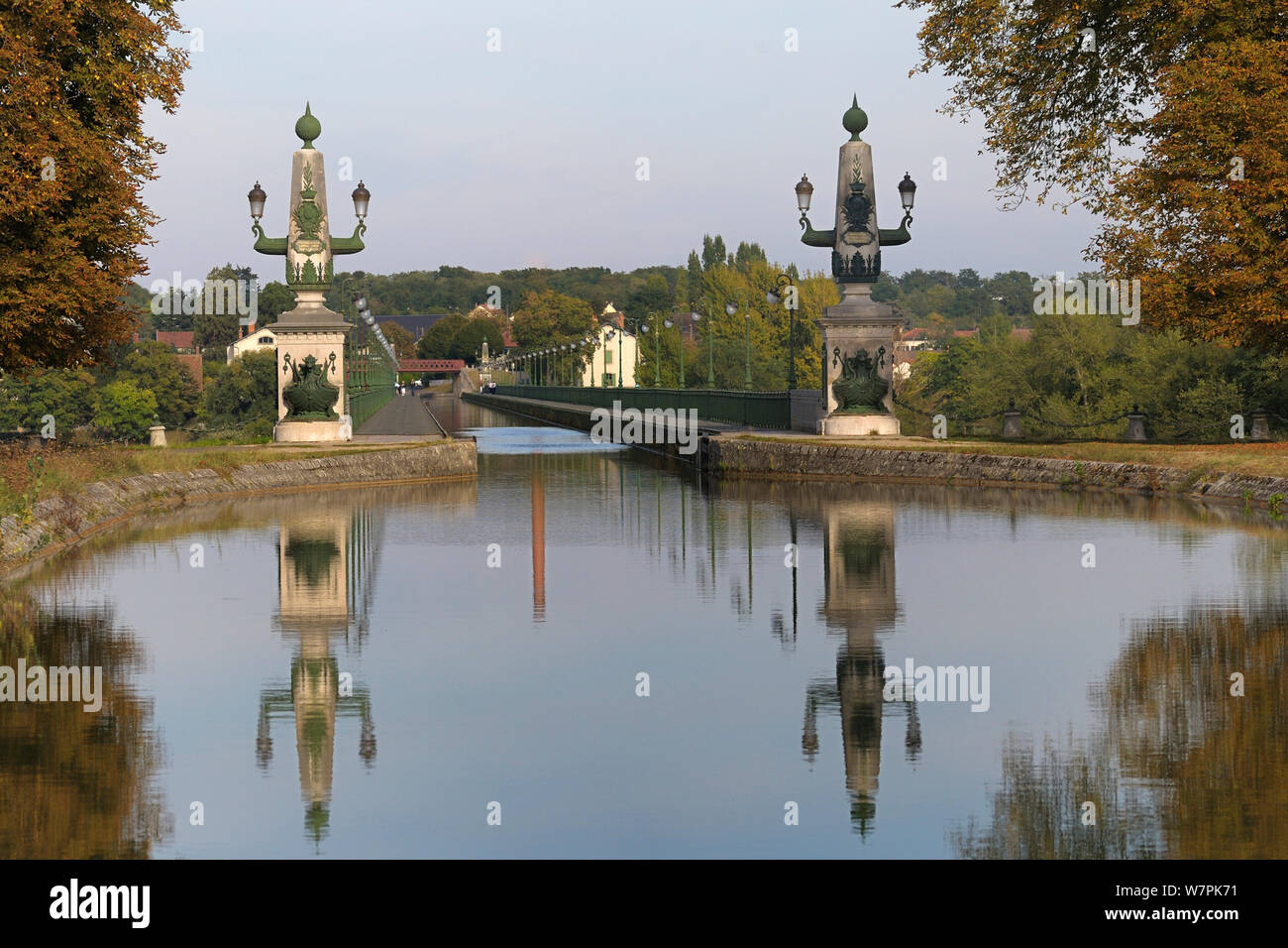 Bridge briare hi-res stock photography and images - Alamy