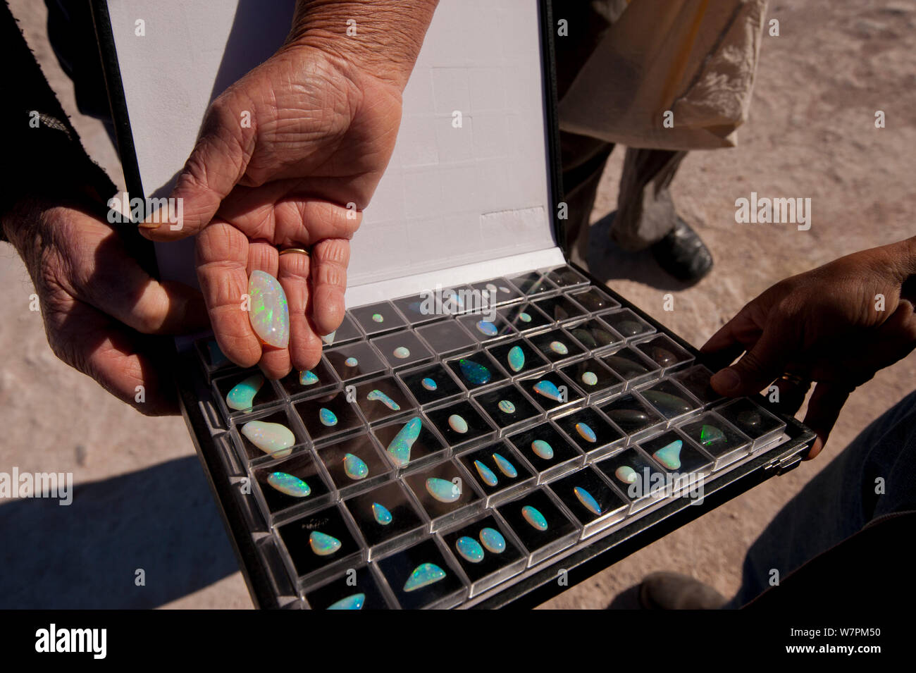 Opals hi-res stock photography and images - Alamy