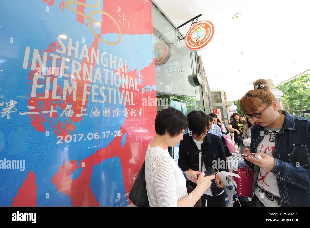 Ticket cinema queue hi-res stock photography and images - Alamy