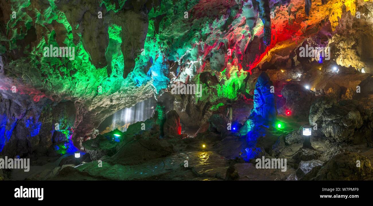 --FILE--Landscape of the Hongguoshu Karst Cave in Suiyang county, Zunyi ...