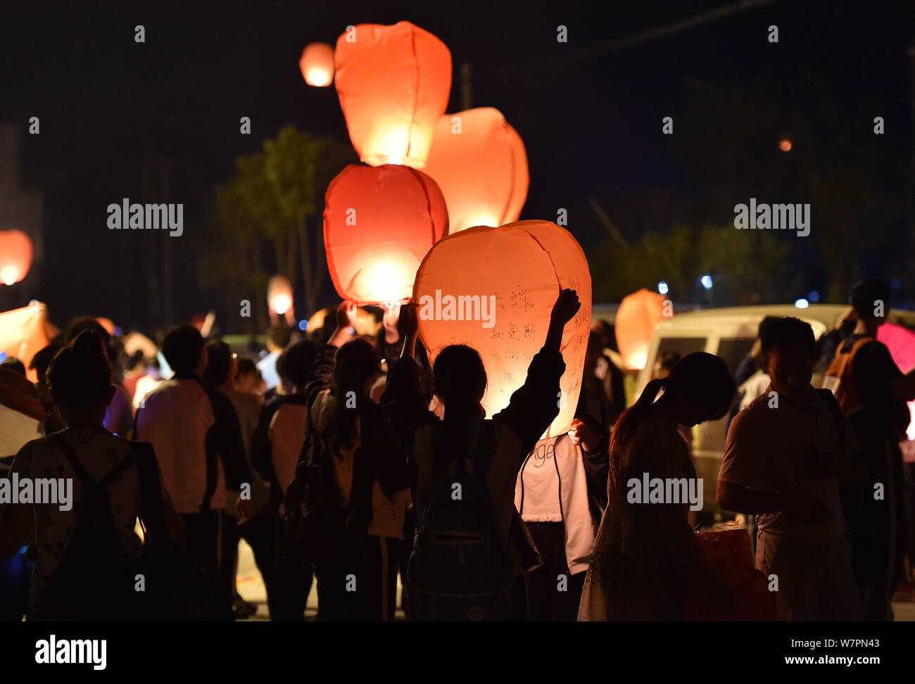 Lanerns hi-res stock photography and images - Alamy