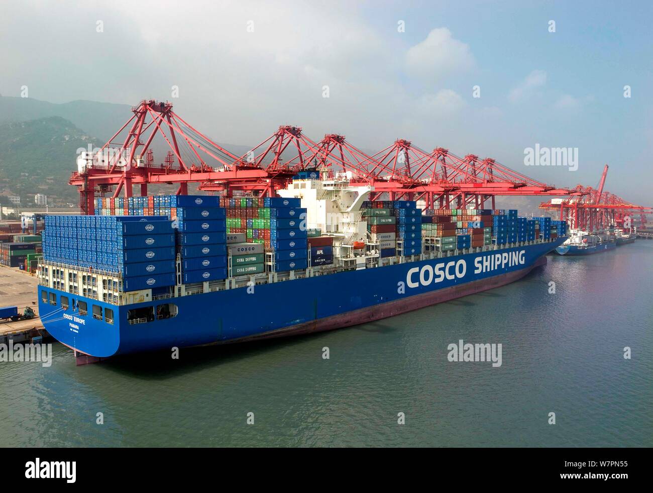 Cosco shipping hi-res stock photography and images - Alamy