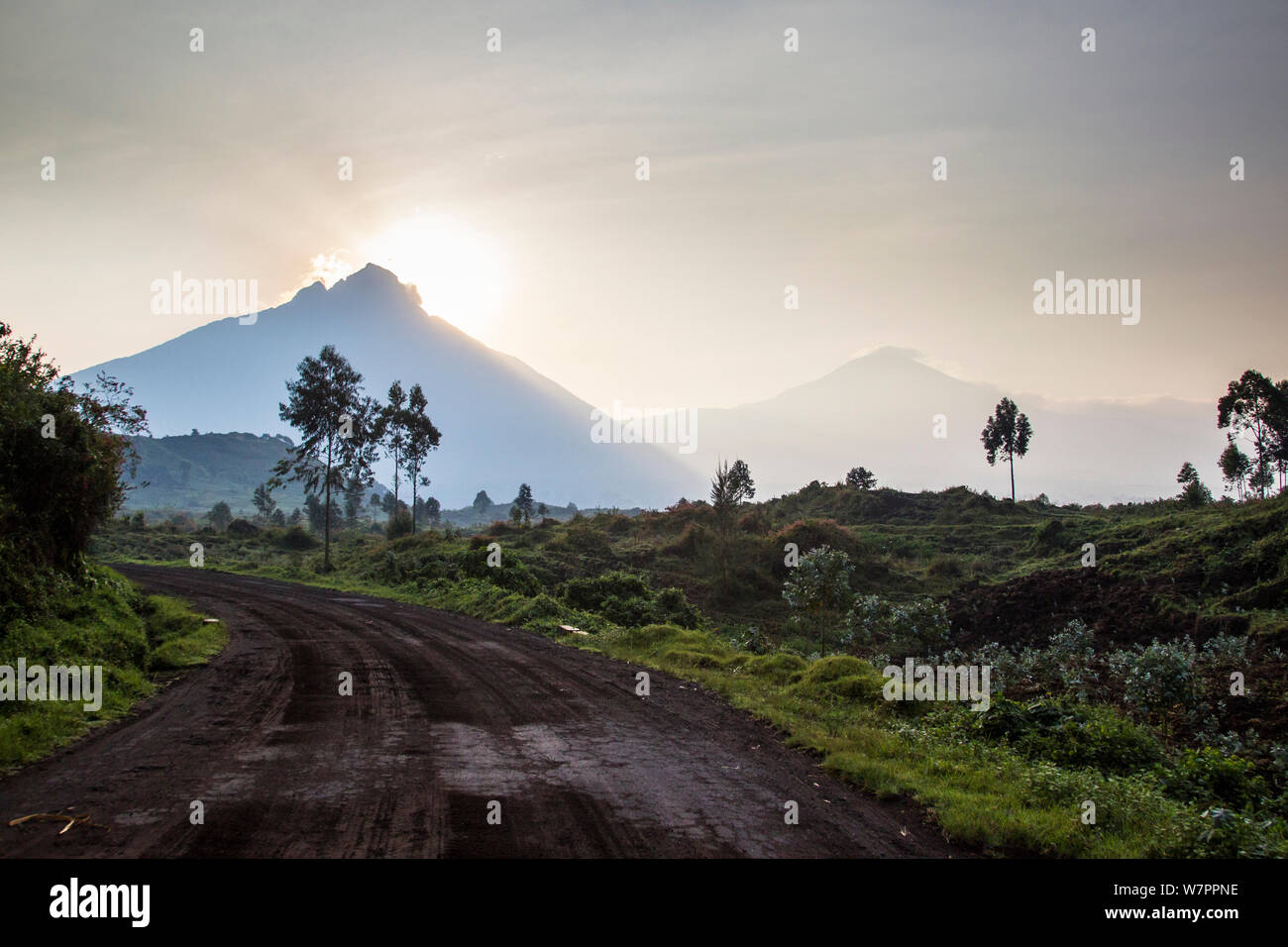 Mikeno karisimbi hi-res stock photography and images - Alamy