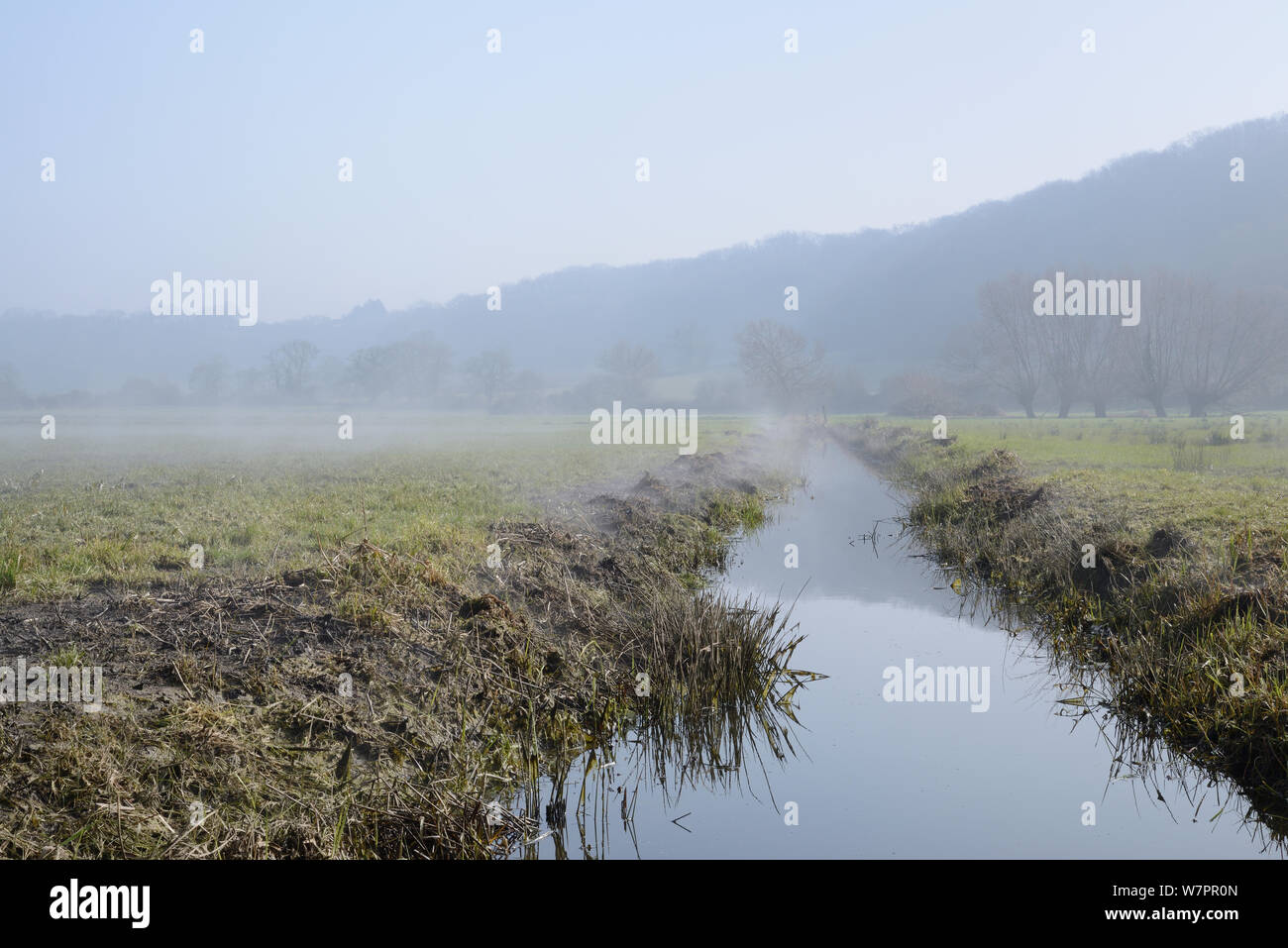 Mist landscapes hi-res stock photography and images - Alamy