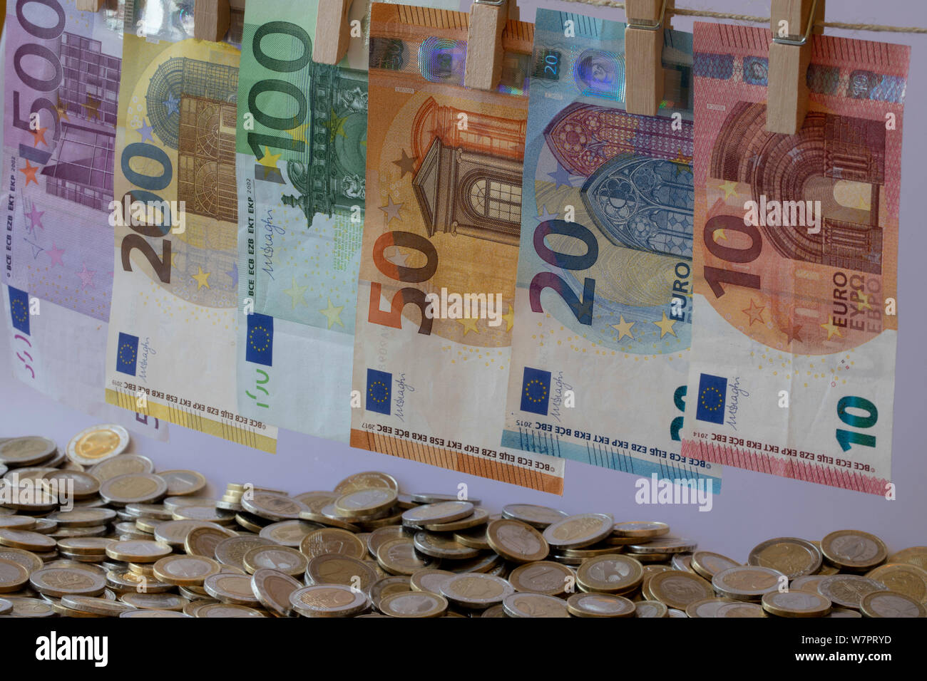 Cologne, Deutschland. 05th Aug, 2019. EURO banknotes on a washing line ...