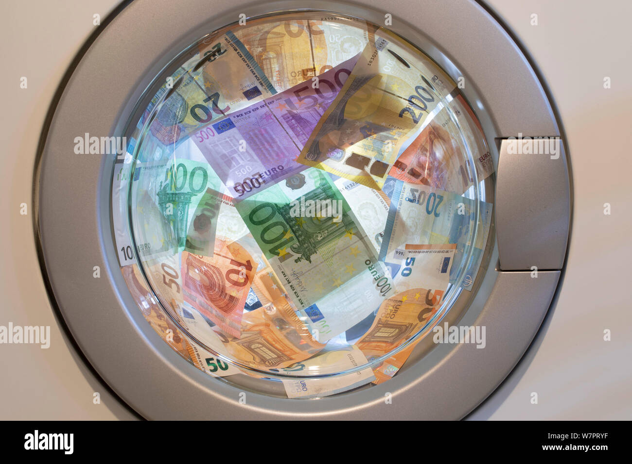 Cologne, Deutschland. 05th Aug, 2019. EURO banknotes in a washing ...