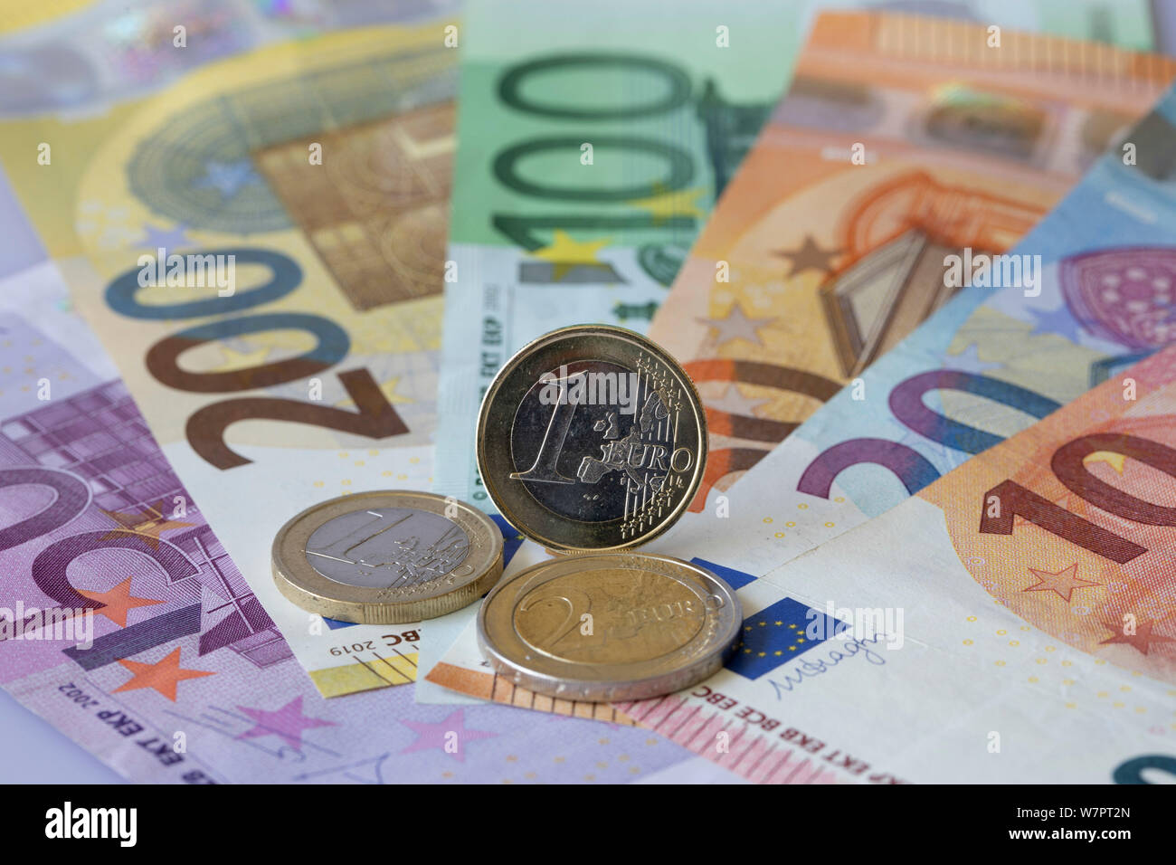 Cologne, Deutschland. 05th Aug, 2019. EURO banknotes and coins | usage ...