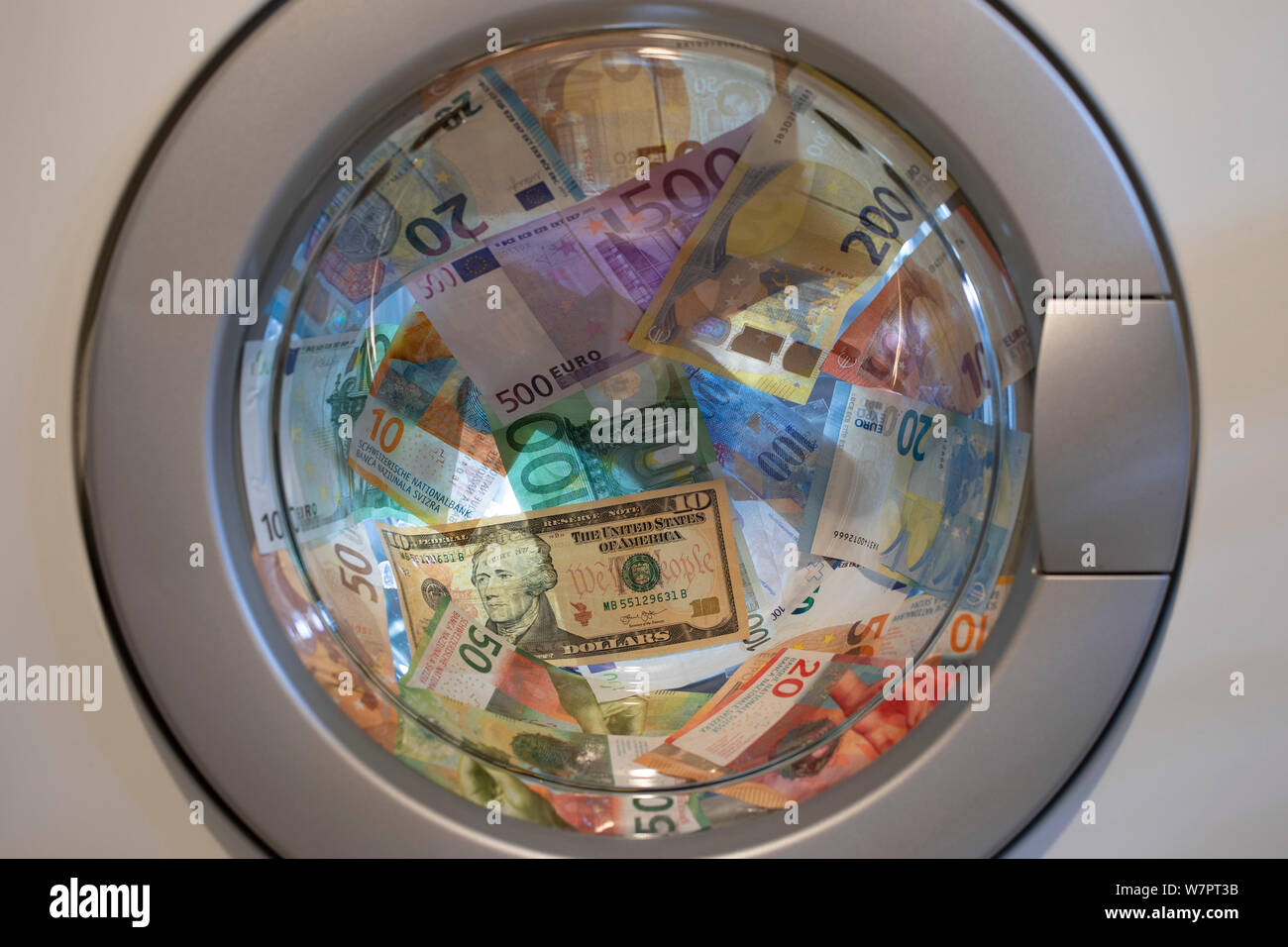 Cologne, Deutschland. 05th Aug, 2019. EURO, Swiss Franc and Dollar ...