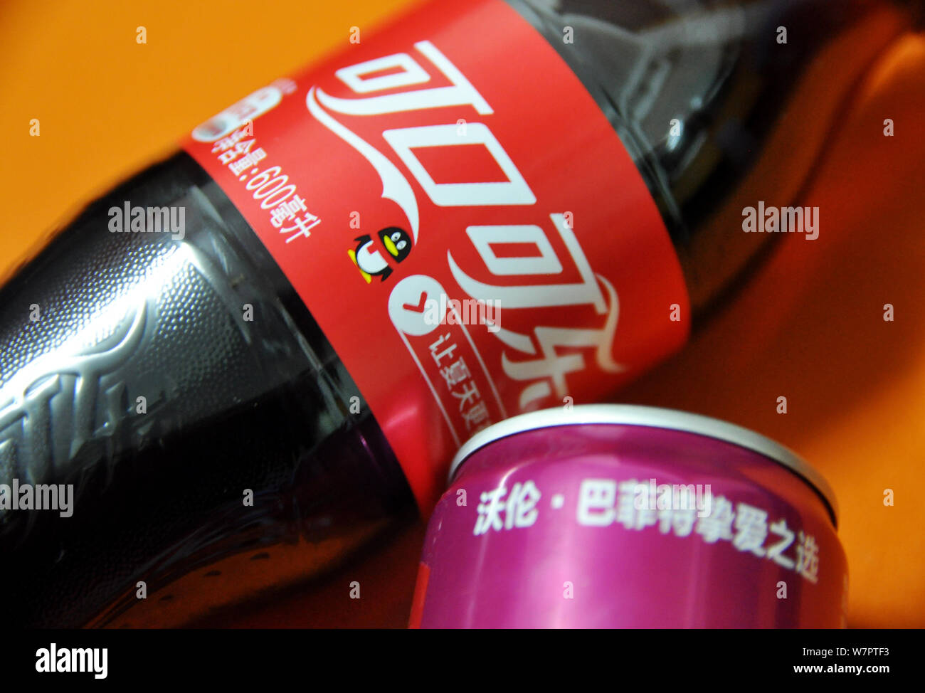 Warren buffett coca cola hi-res stock photography and images - Alamy