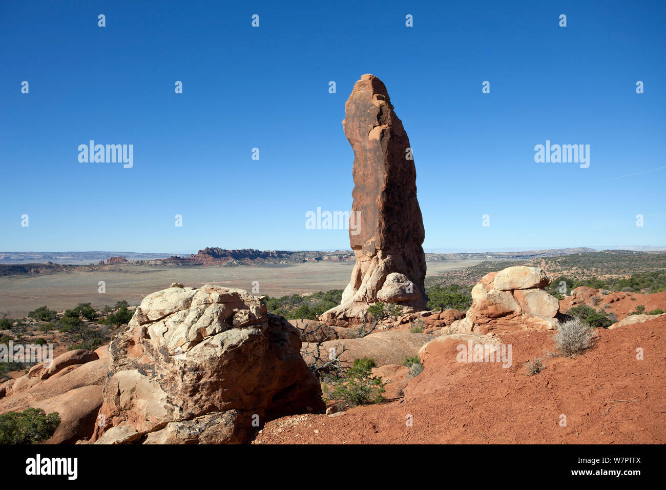 'Dark Angel' rock formation in the Devils Garden section of Arches ...