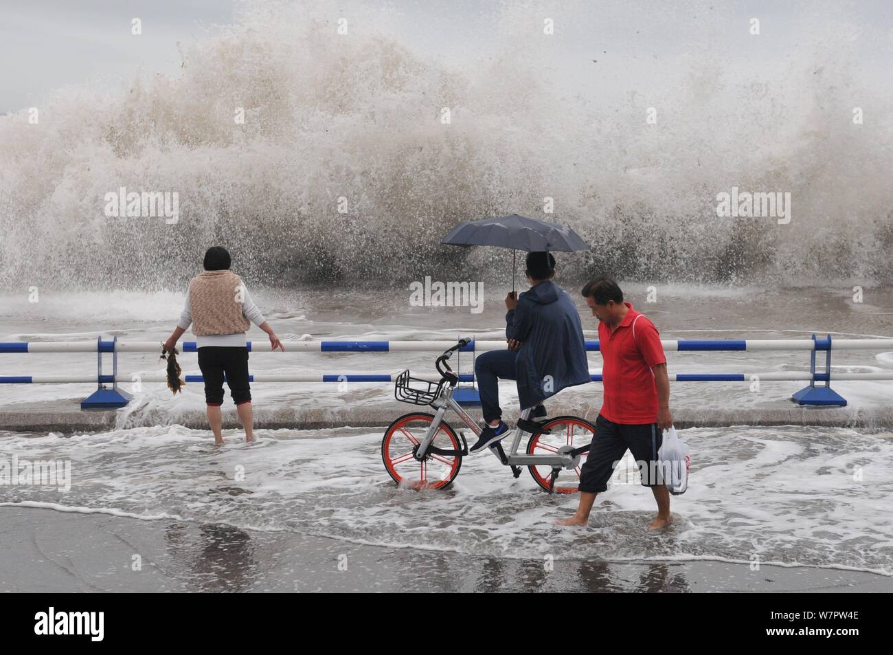 Wave surge city china hi-res stock photography and images - Alamy