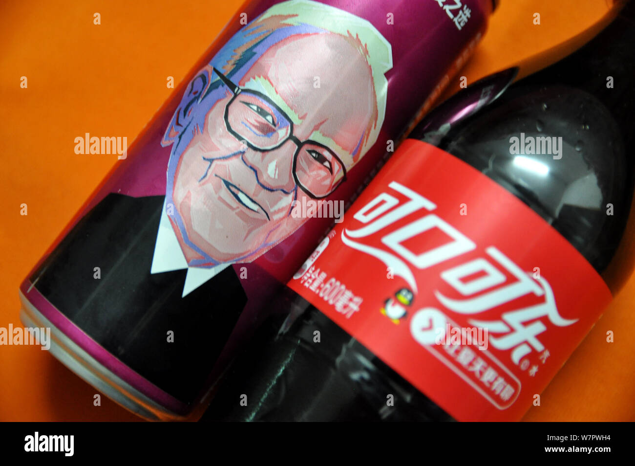 Warren buffett coca cola hi-res stock photography and images - Alamy