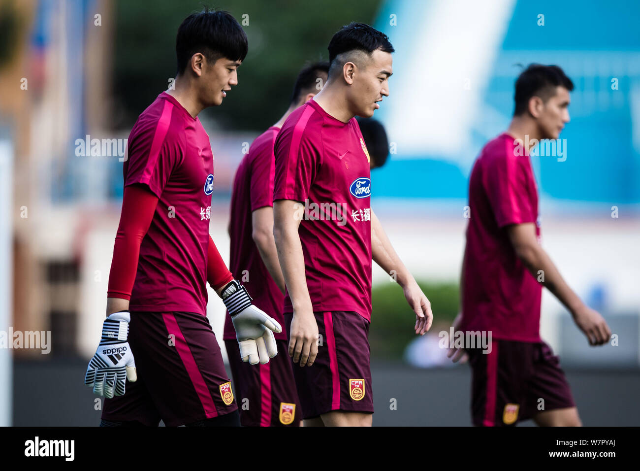 Players of Chinese national football team take part in a training ...