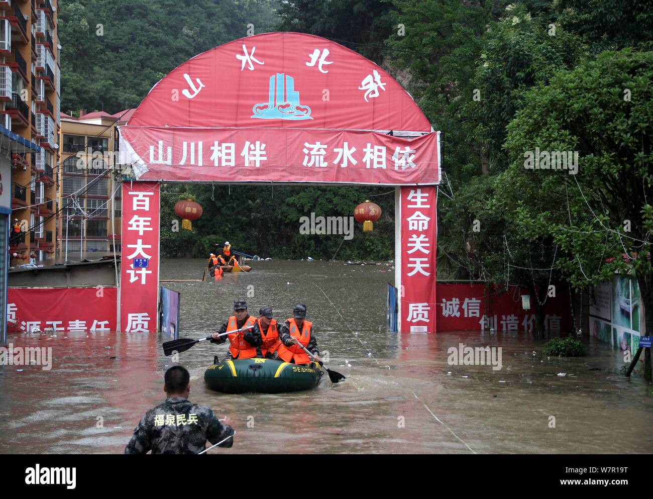 Chinese rescuers evacuate local residents by inflatable life boat from ...