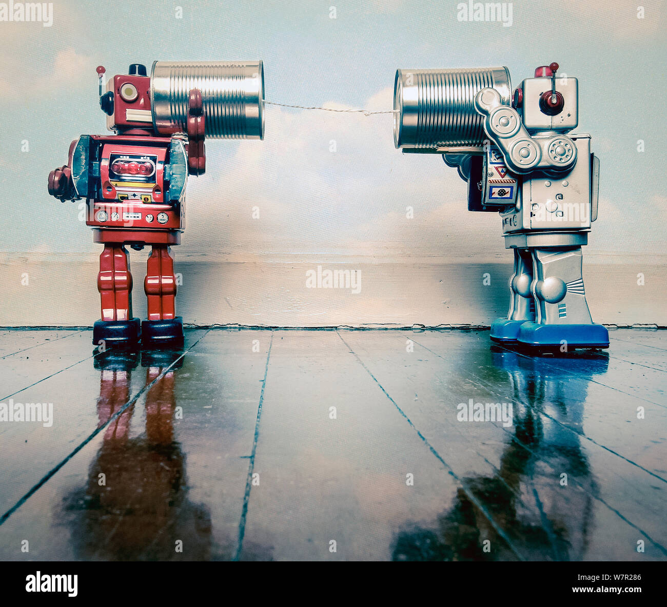 Two robots talking hi-res stock photography and images - Alamy