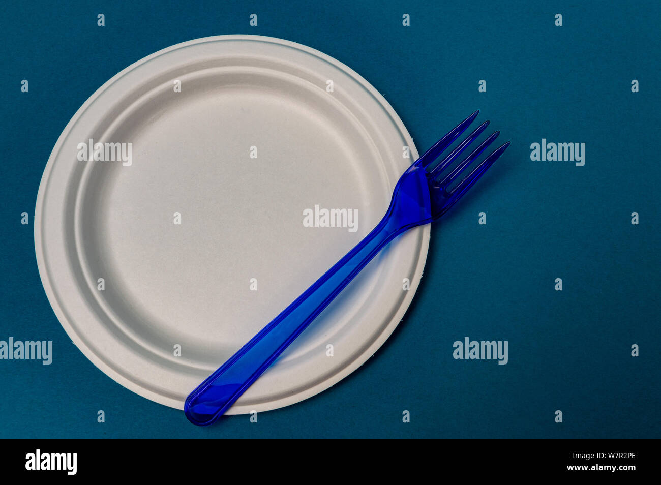 Plastic plate hi-res stock photography and images - Alamy