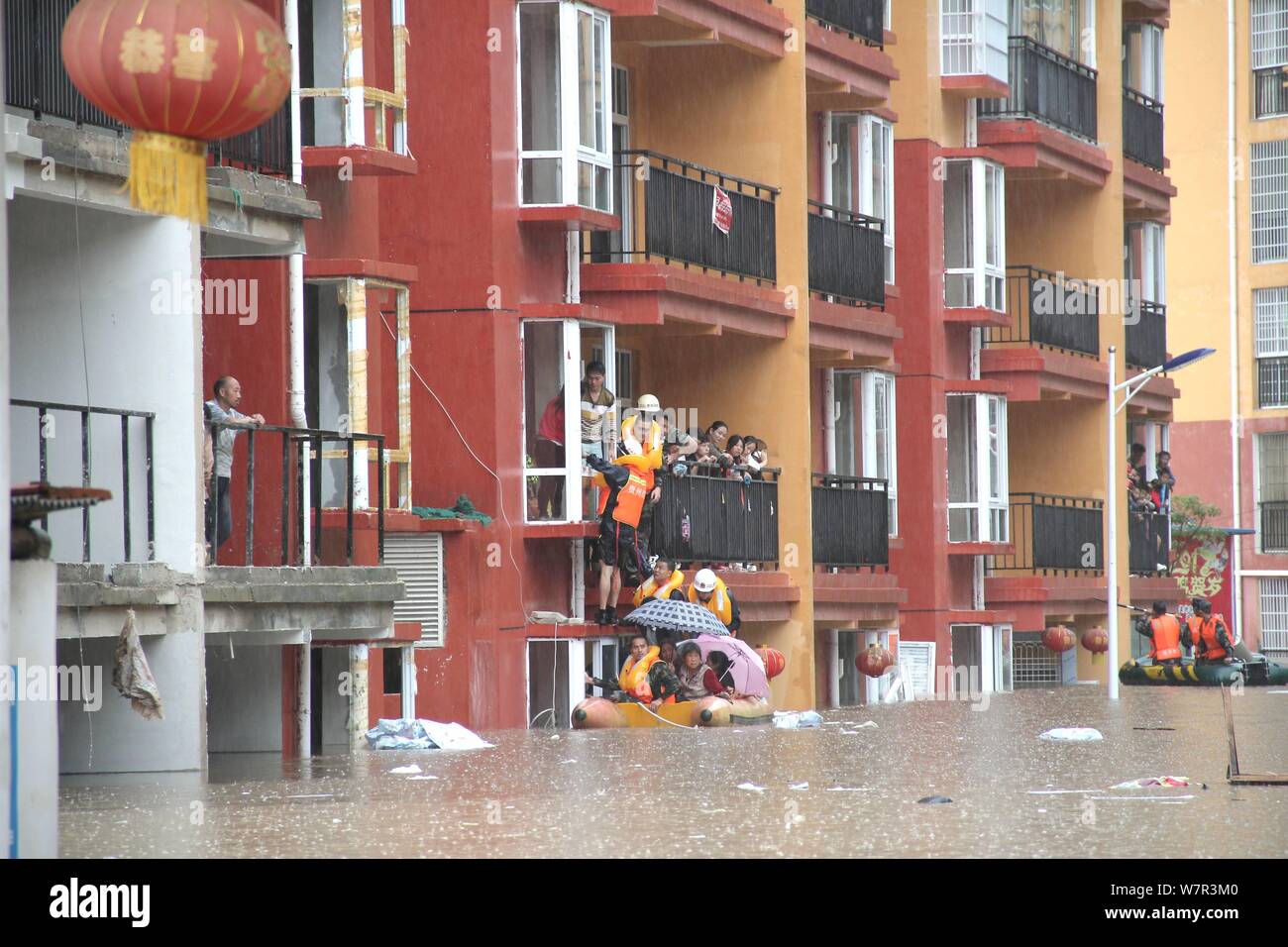 Chinese rescuers evacuate local residents by inflatable life boat from ...