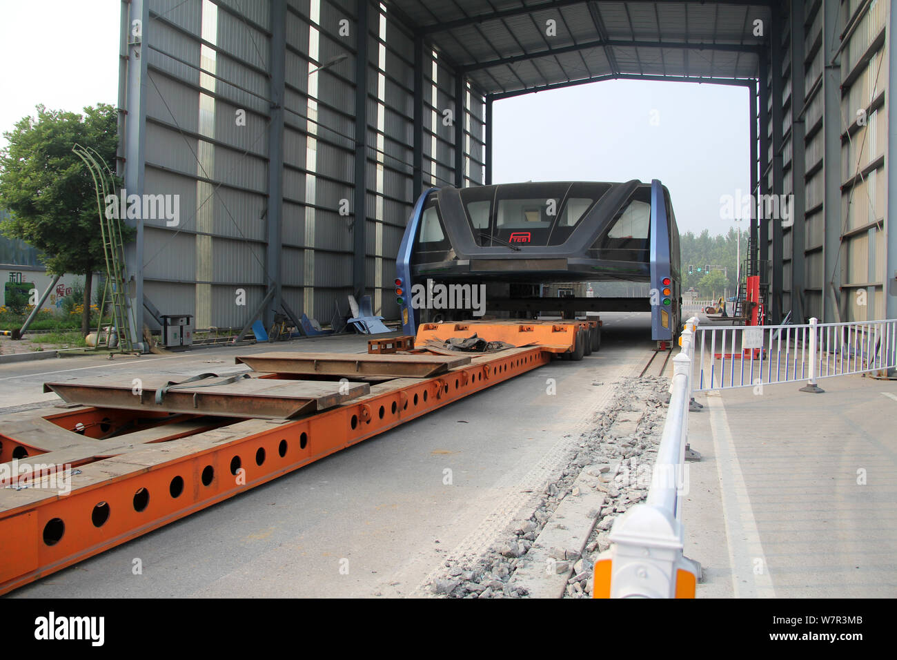 Transit elevated bus china hi-res stock photography and images - Alamy