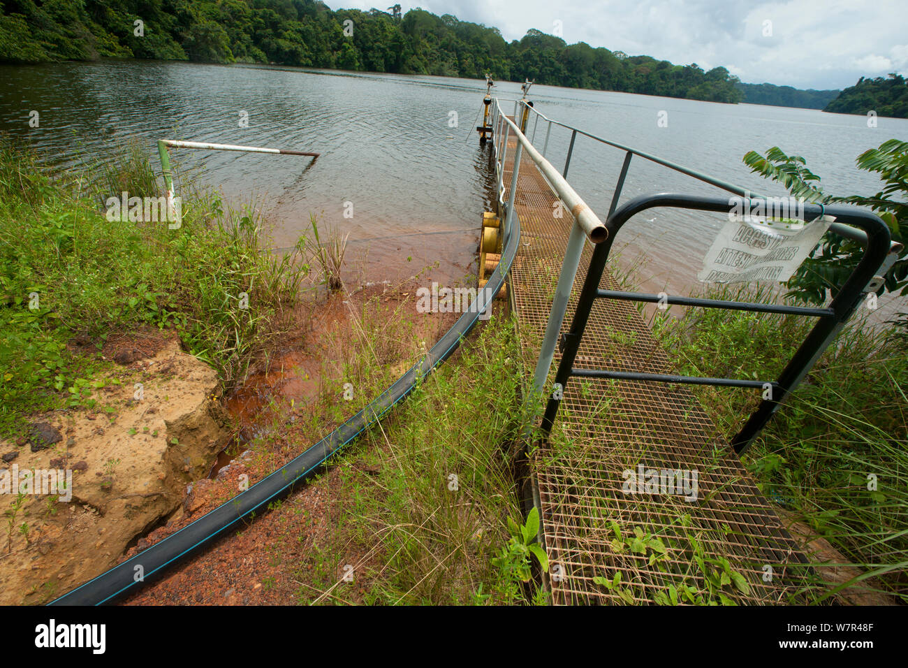 Petroleum extraction in African rainforest - water supply to oil ...