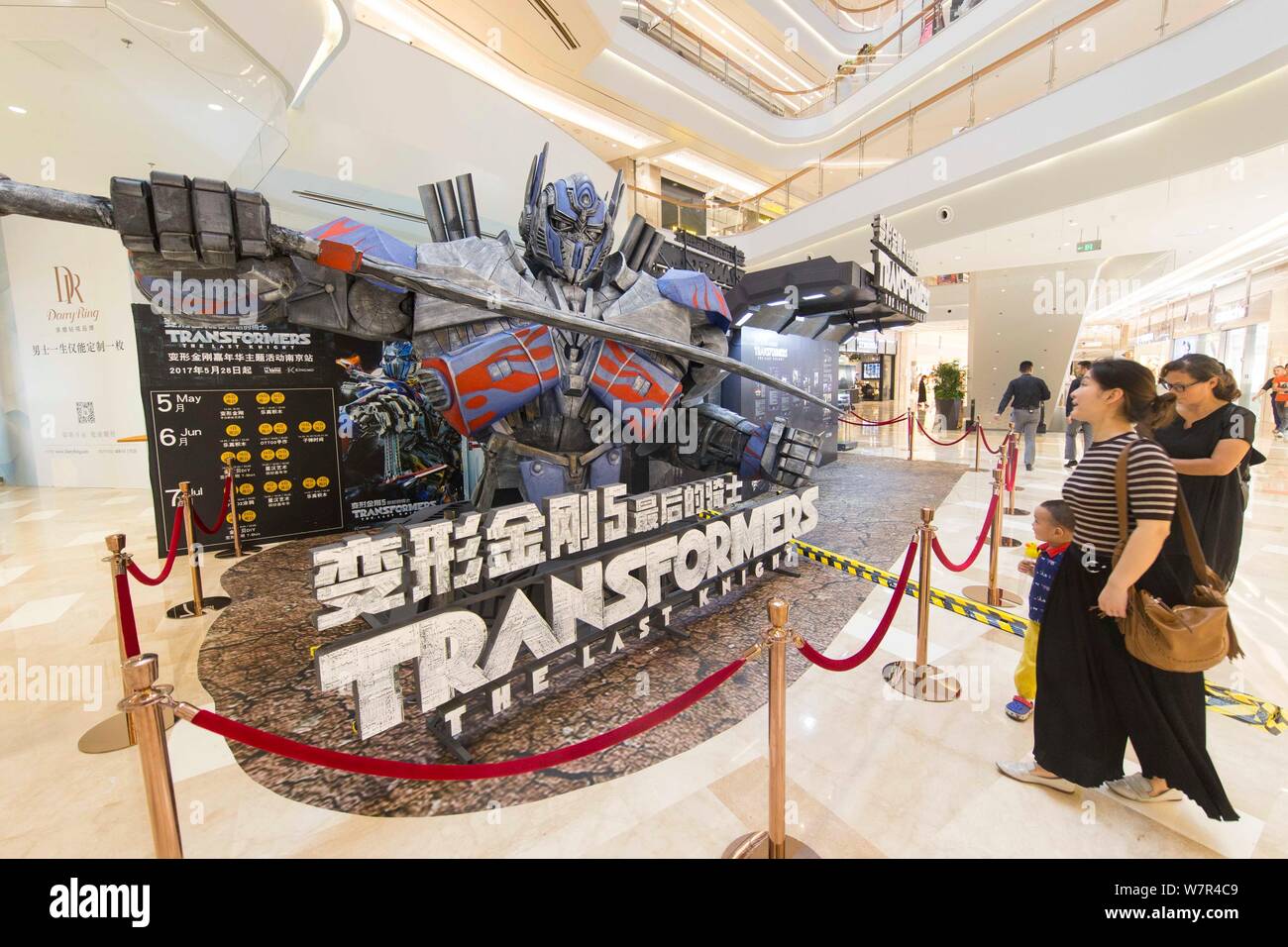 Transformers movie chinese hi-res stock photography and images - Alamy